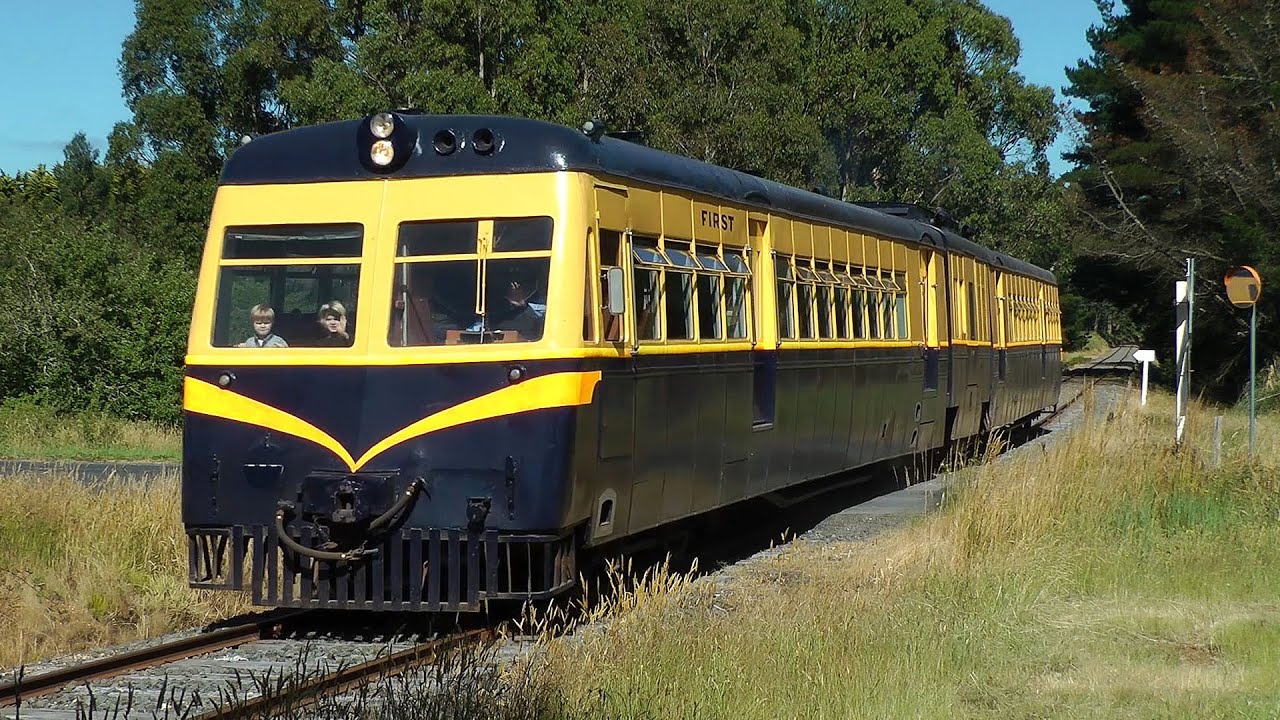 Walker Rail Motor in the Central Highlands: Australian Trains - YouTube