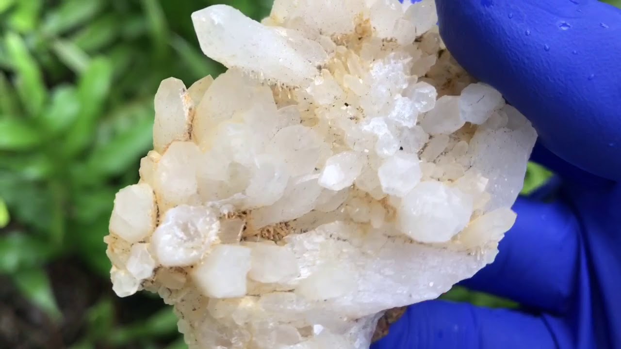 Quartz crystals found in Hawaii - YouTube