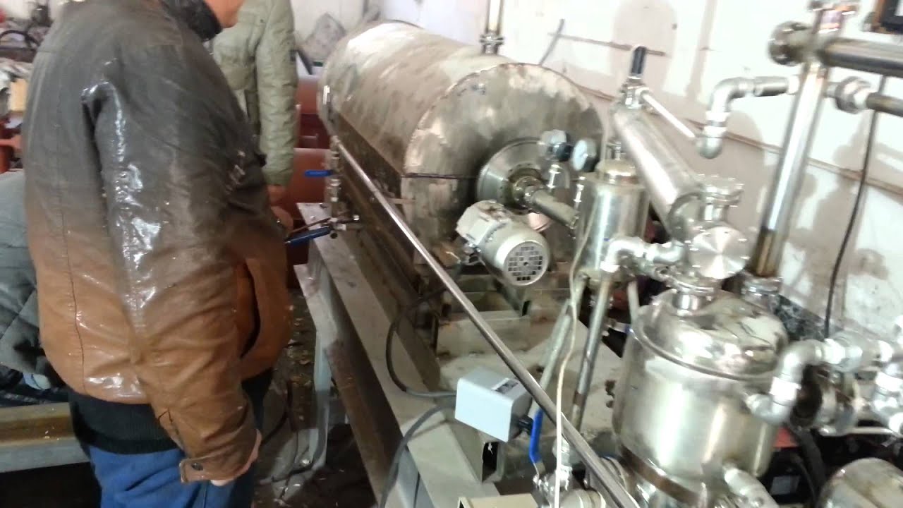 Portable Stainless Steel Waste Plastic to Oil Running Plant - YouTube