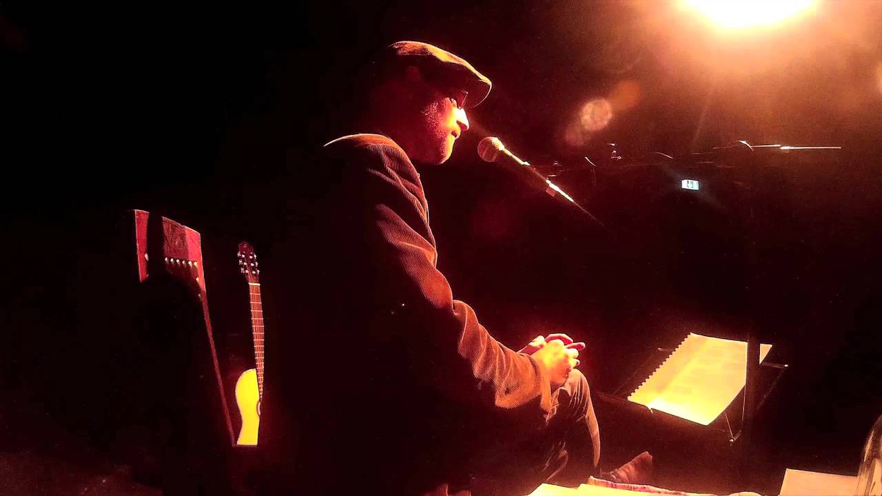 Thomas Strauch: To Pad The Road (Live) - YouTube