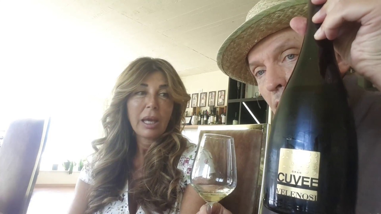 Angela Velenosi con Elio Crociani introduce i suoi vini - YouTube