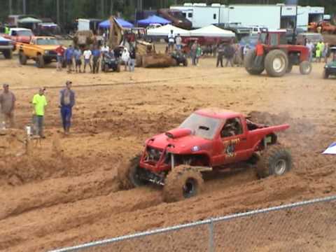 Big Bad Wolf hill n hole mud bog racing LCMMC NC 2007 - YouTube