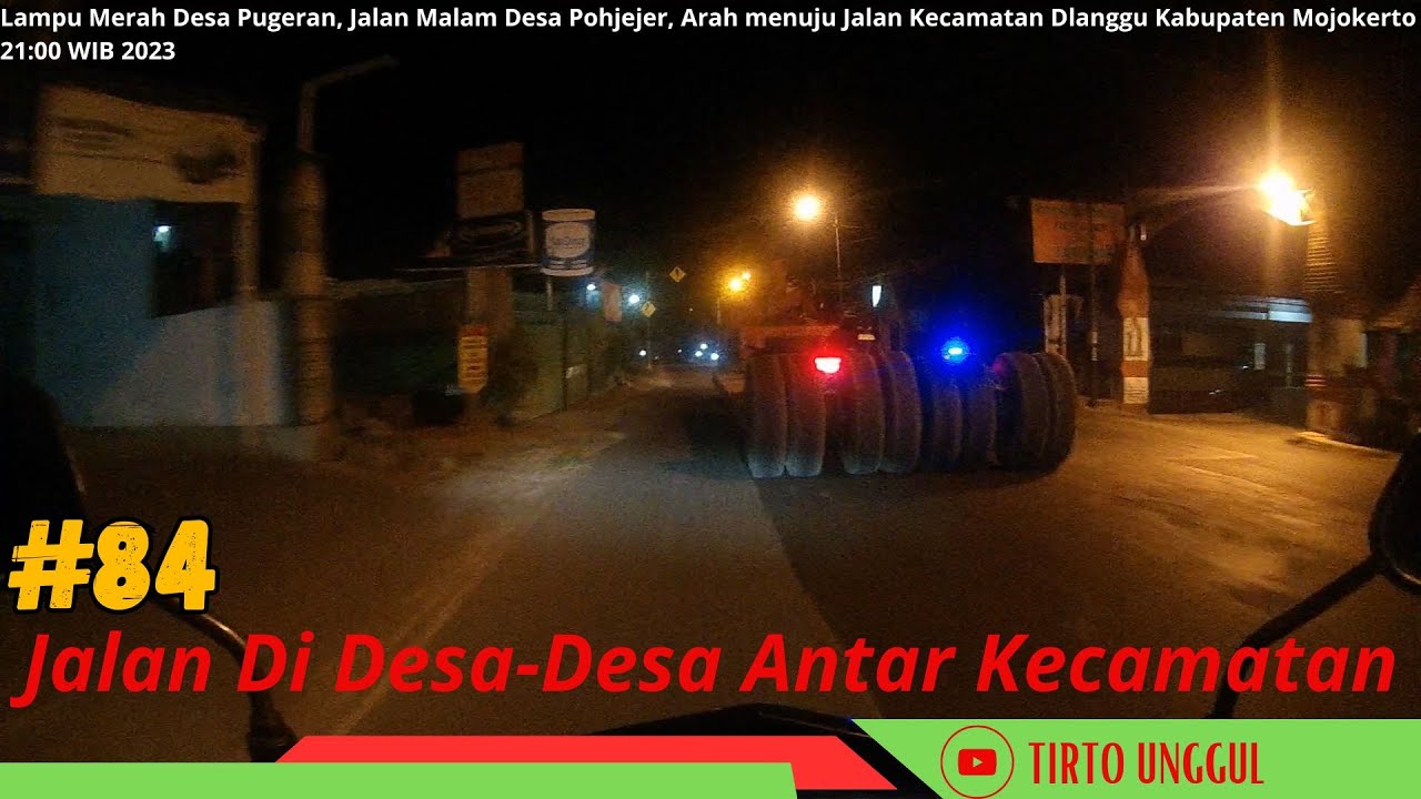 Lampu Merah Pugeran, Banner serta Partai Peserta Pemilu Terpasang Jelas ...