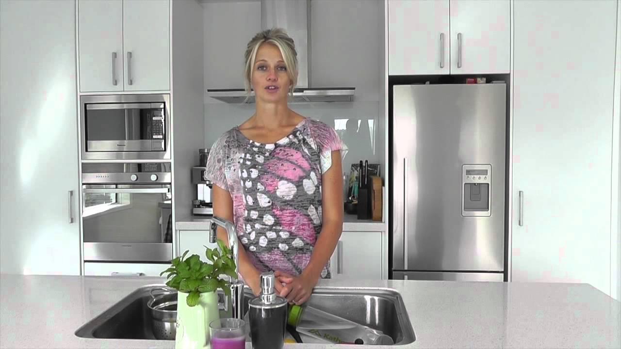 Fit tip - Nicola Reilly of foreverfit.tv introduces her video fit tips ...