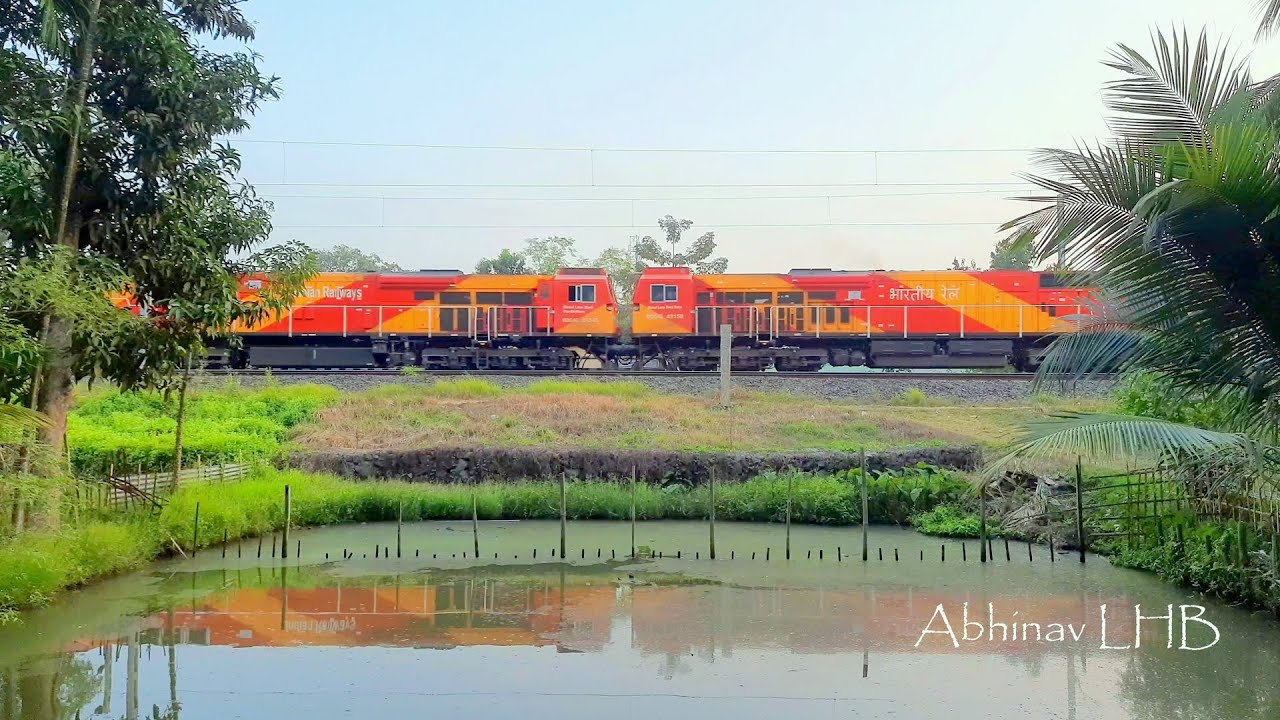 GENERAL ELECTRIC (GE) Locos - Chugging Roza WDG4G rescues Gandhidham ...