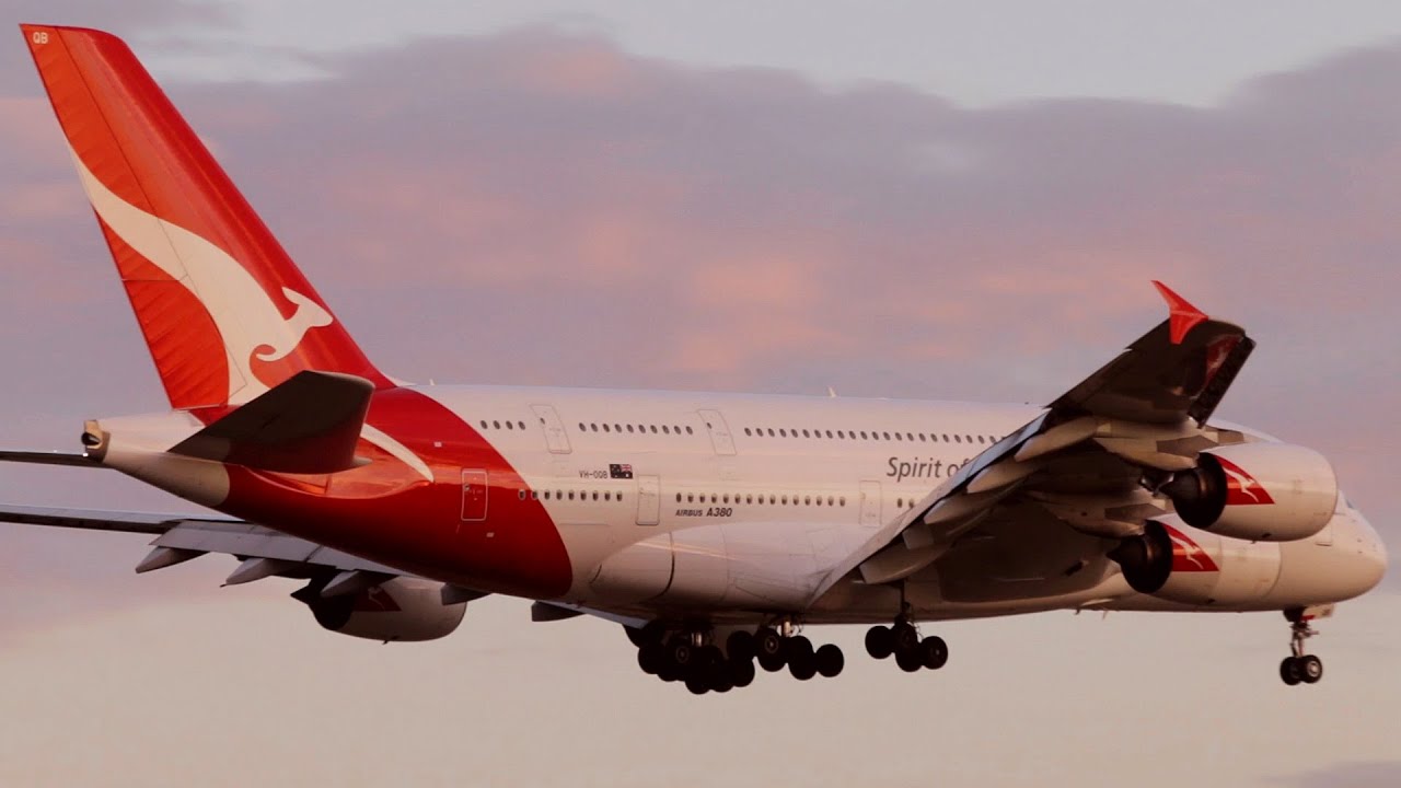 SUNSET | Qantas A380-842 Landing Melbourne Airport - [VH-OQB] - YouTube