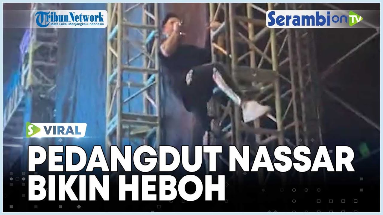 VIRAL Pedangdut Nassar Bikin Heboh, Panjat Tiang di Depan Ratusan Penonton - YouTube