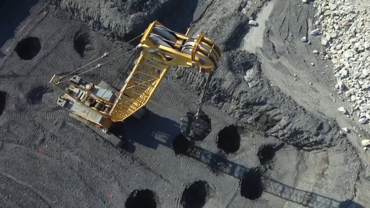 Pemadatan Tanah dengan Dynamic Compaction Crane - YouTube