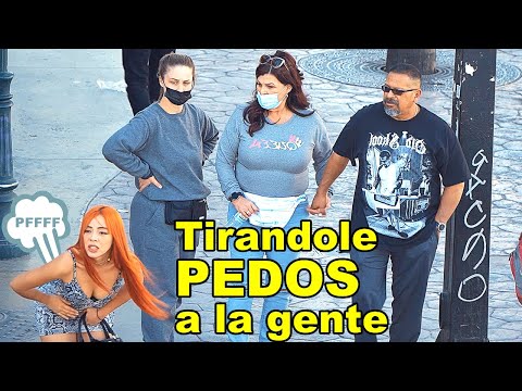 Lily Hurtado tirándole PEDOS a la gente | Bromas en la calle - Bufones.net