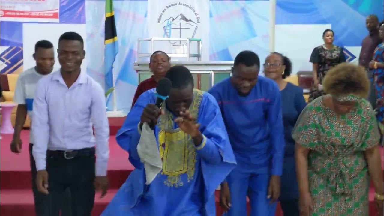 NITAINUKA TENA _ SIBANDUKI KWA YESU AKIIMBA KANISA LA MLIMA WA BWANA ASSEMBLIES OF GOD DODOMA ...