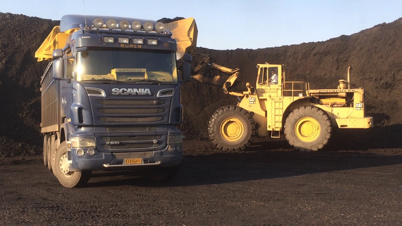 Old Caterpillar 992B Wheel Loader Loading Coal On Trucks - YouTube