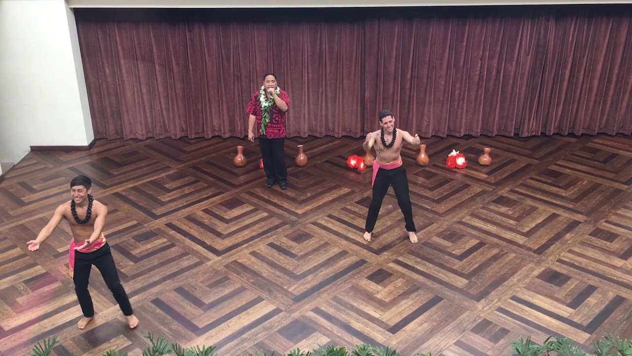 Hula Dance Show at Ala Moana Center in Oahu, Hawaii - YouTube