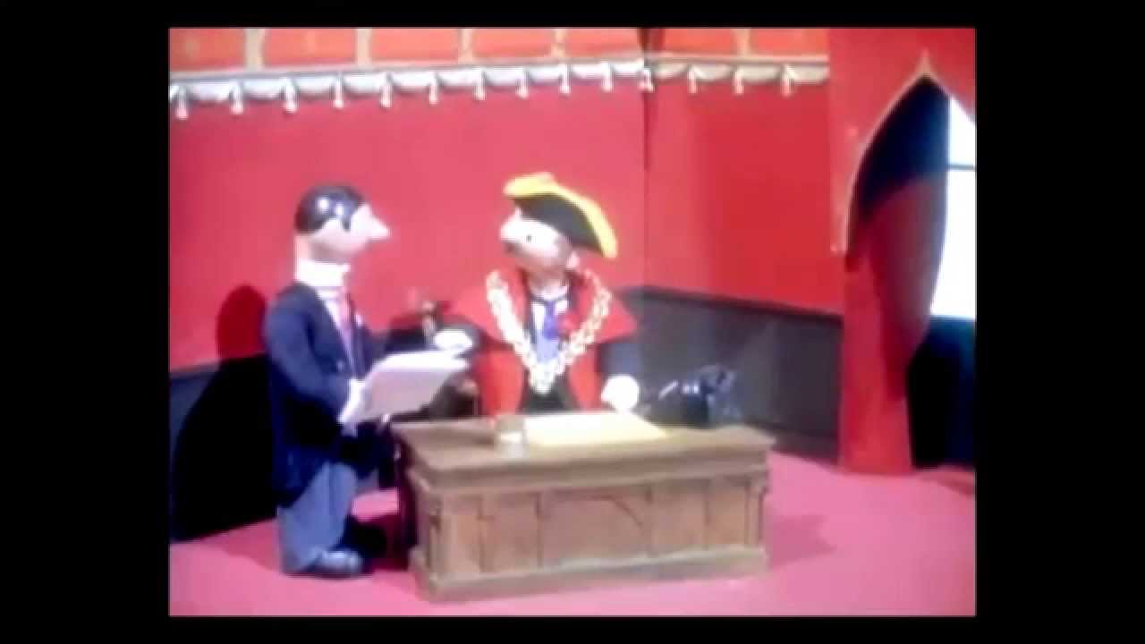 The New Mayor of Trumptons UKIP song - YouTube