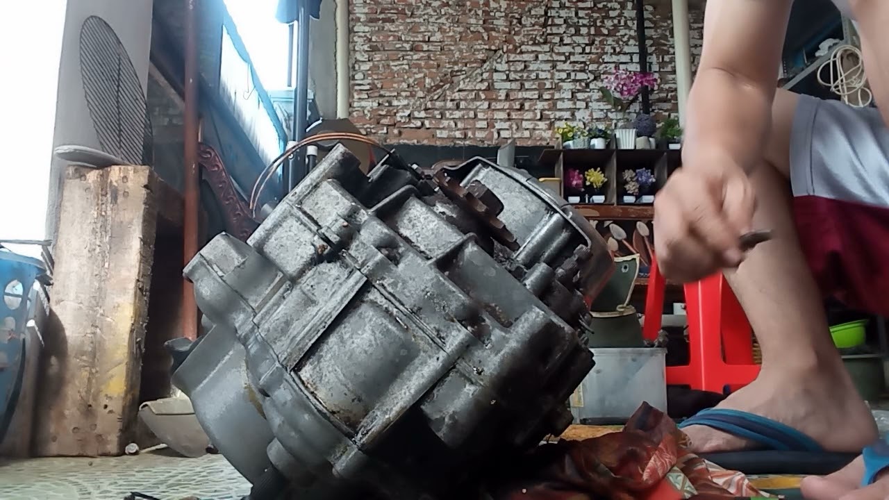 Proses pembongkaran mesin Binter Mercy - YouTube