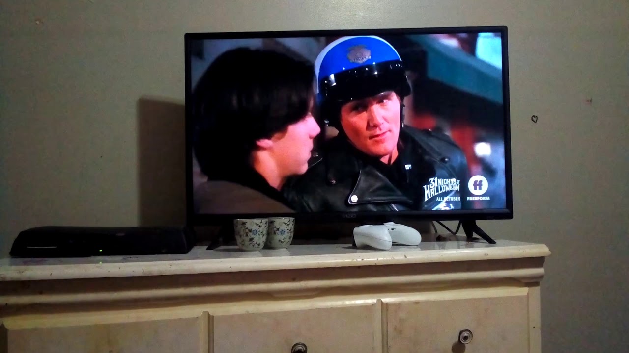 The cop scene in Hocus pocus☠️👻👽👾🤖💩👹👺💀👿😈🙈 - YouTube