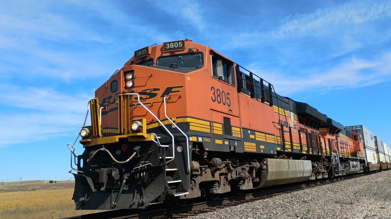 BNSF 3805 Leads a Southbound Intermodal Train in Westminster, CO - YouTube
