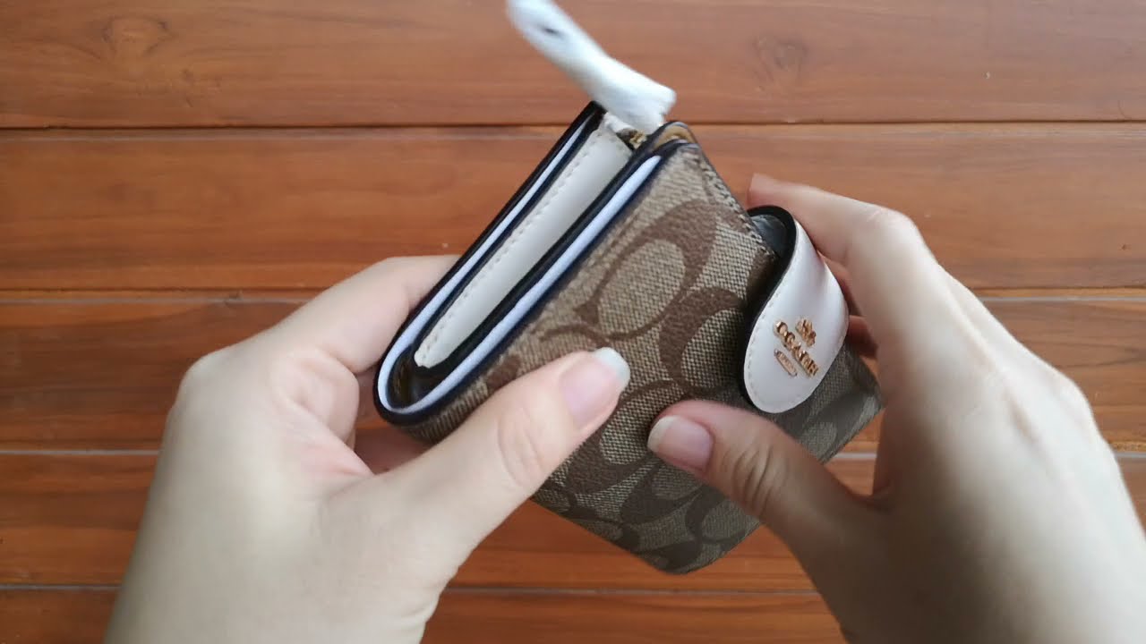 กระเป๋า Coach C0082 / MEDIUM CORNER ZIP WALLET IN SIGNATURE CANVAS ...