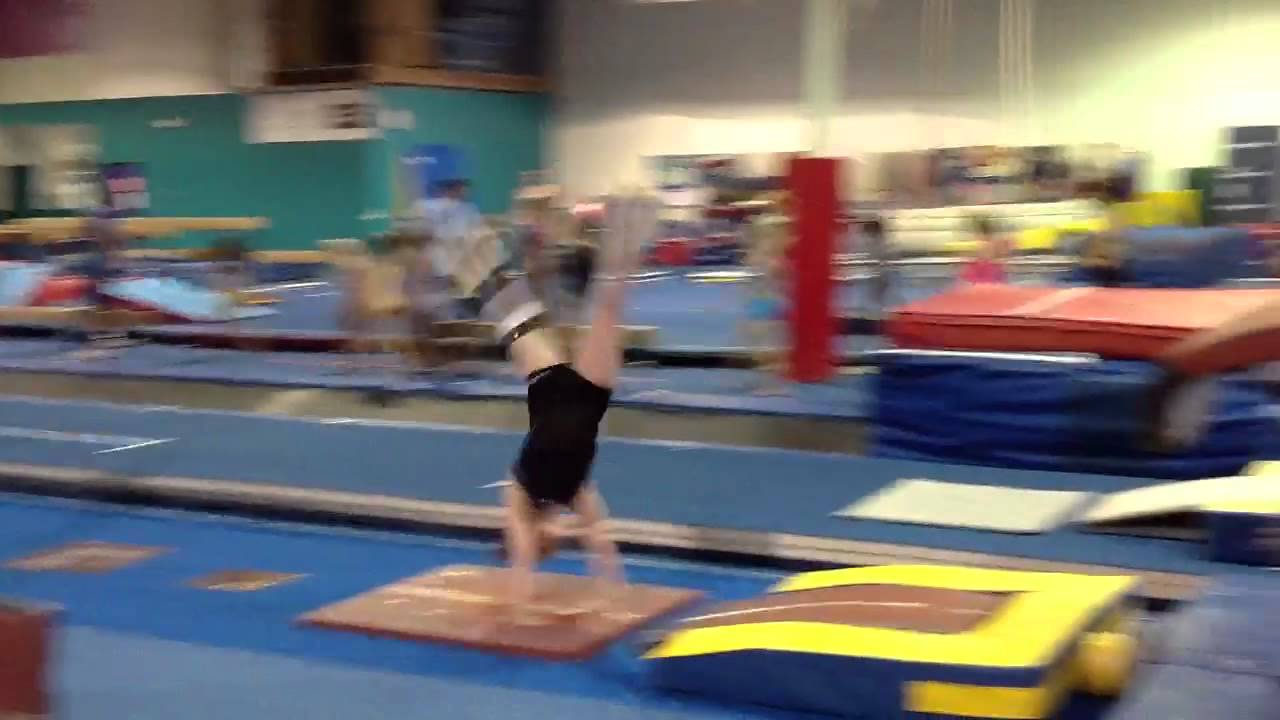 Yurchenko tuck full - YouTube