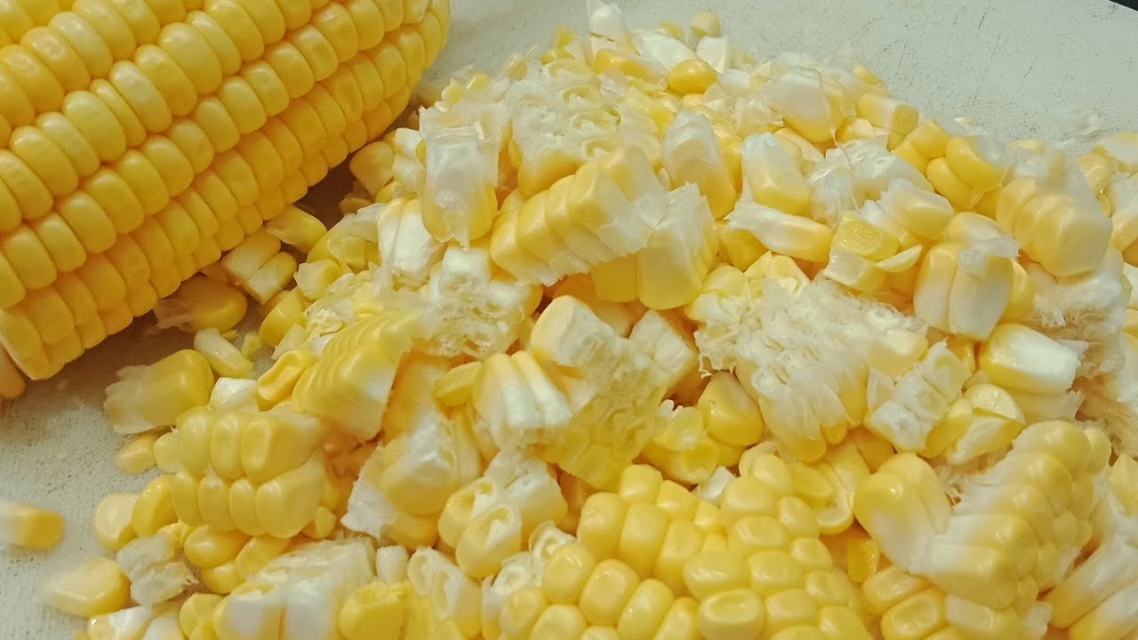 How to remove corn kernels from the cob मकई के दानों को कैसे आसानी से ...