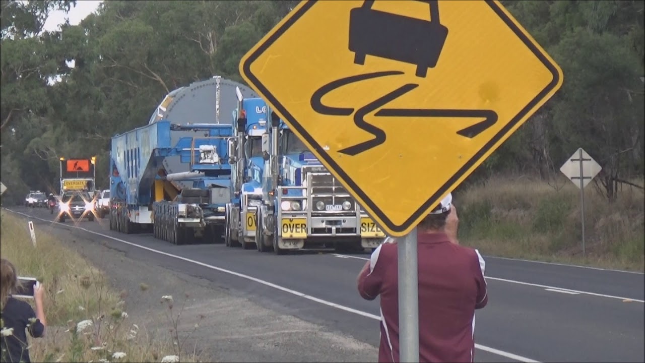 Moving a 256 tonne power generator with some serious haulage. - YouTube