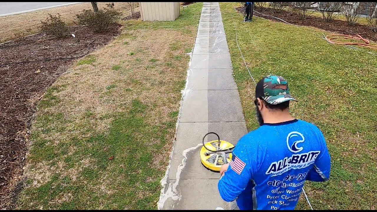 Walkway washing & cleaning #pressurewashing #concrete - YouTube
