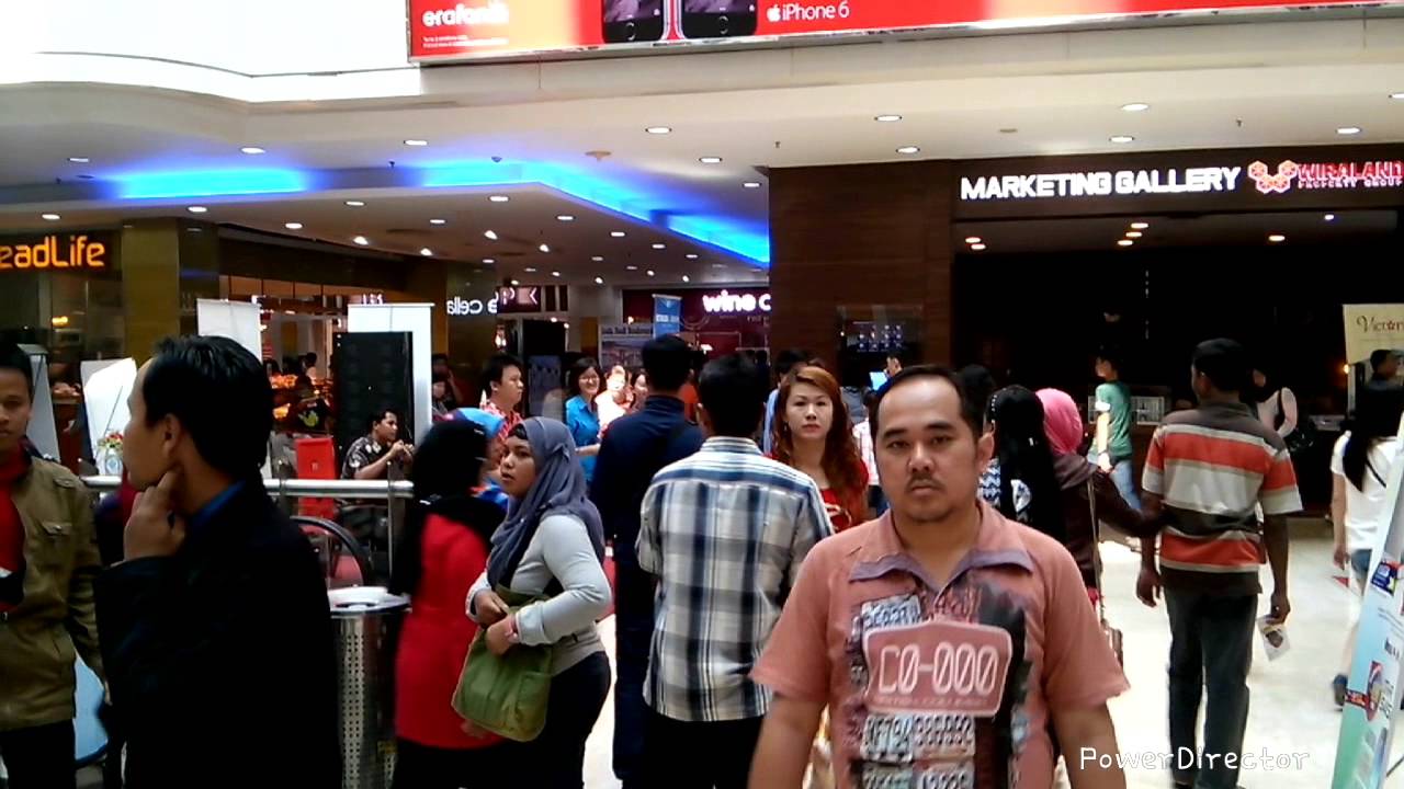 Mall Ramai Saat Liburan - YouTube
