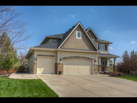 Omaha Home Tour: DVG Realty | 5509 N 154th Street