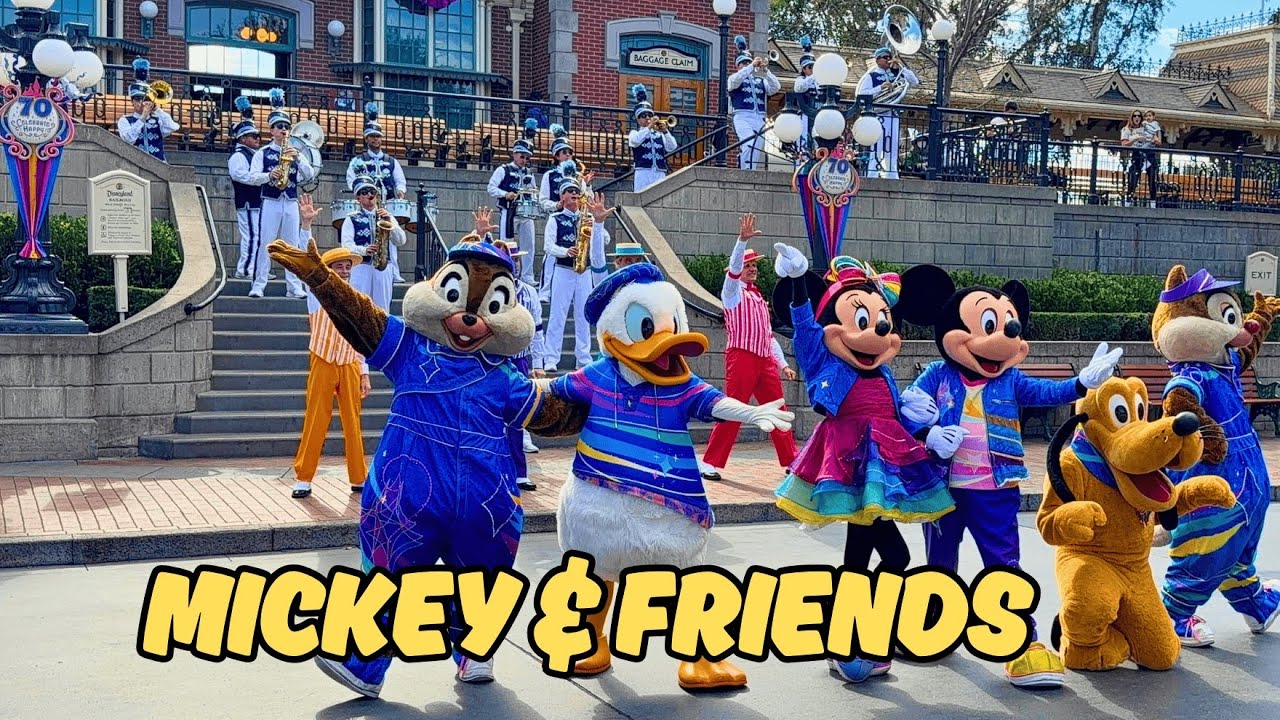 Mickey & Friends Dance to “Celebrate Happy” 🎶 Disneyland Band & Dapper ...