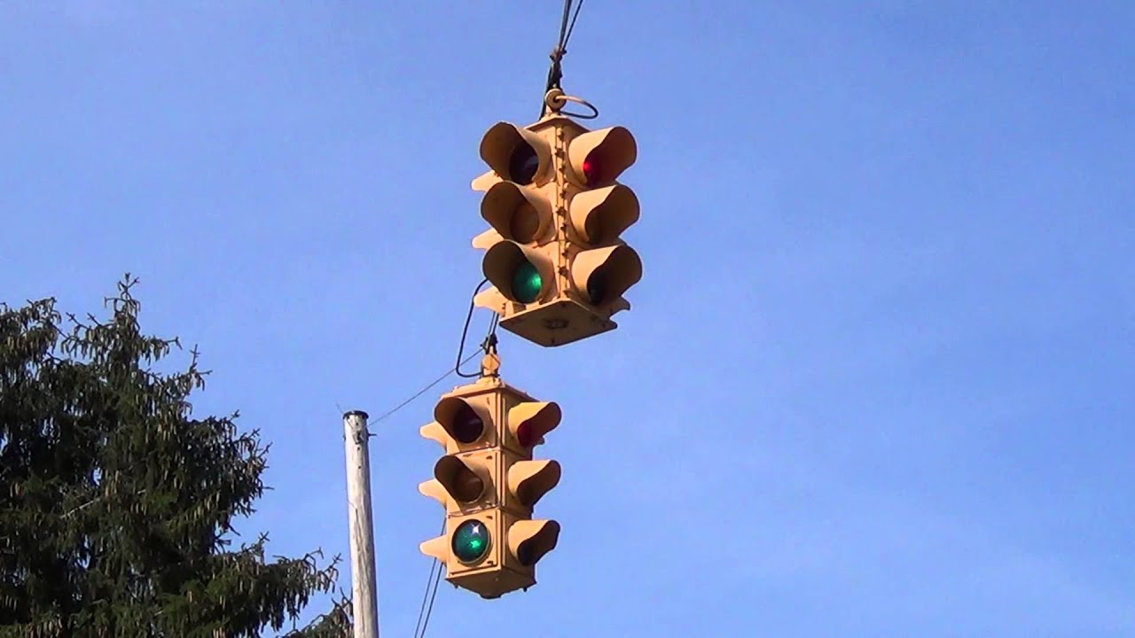 Crouse-hinds DT and Eagle 4-way Traffic Lights - YouTube