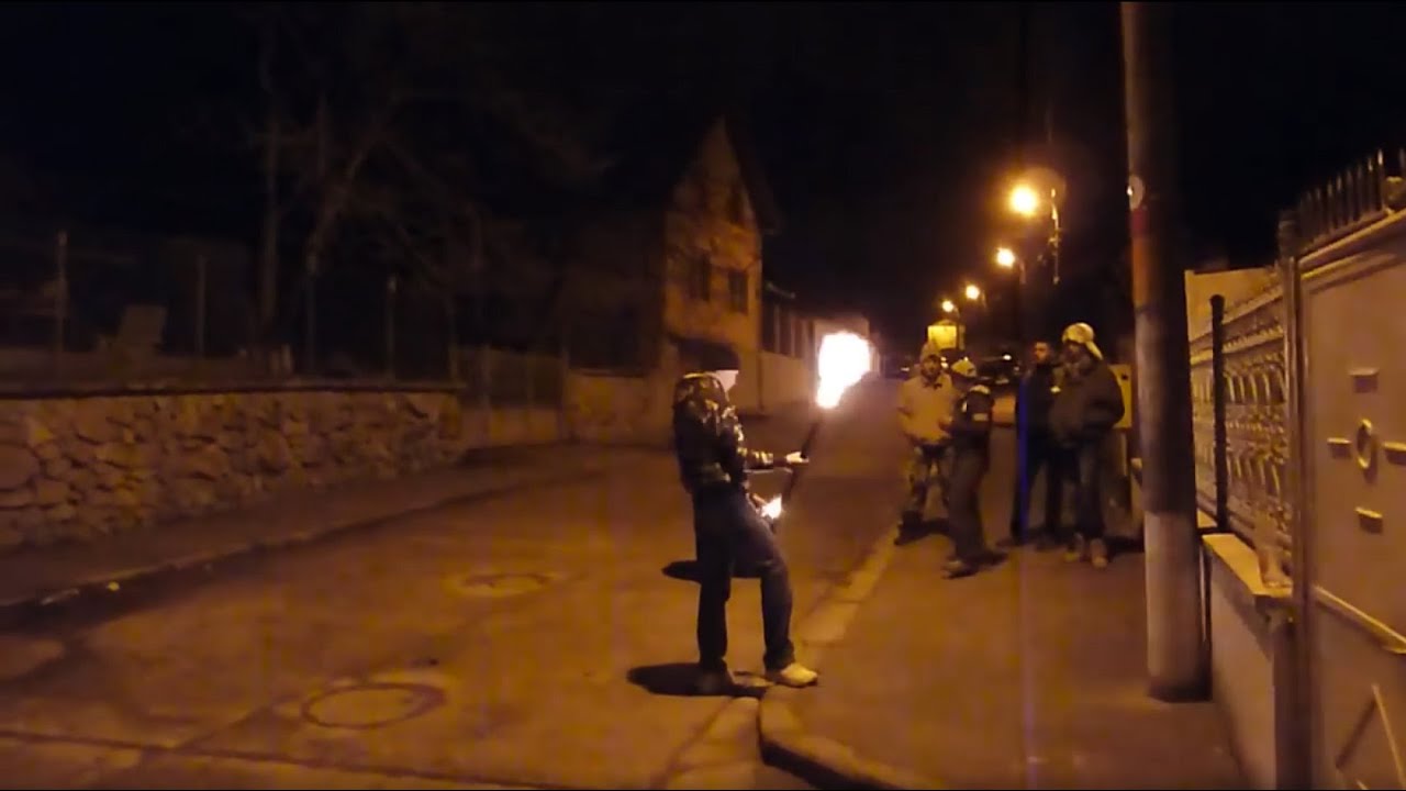 Tunul meu cu carbit. Ianuarie 2012. - YouTube