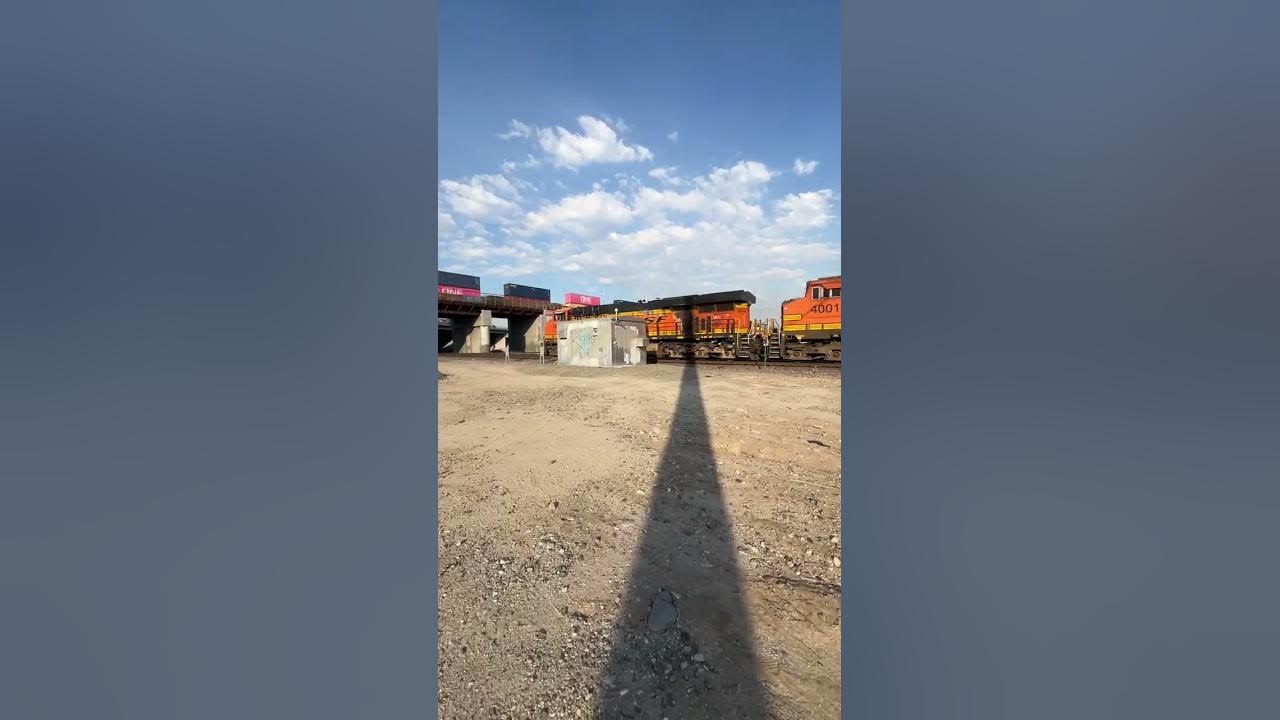 10/1/2024: UP 9075 and BNSF 6639 meet at West Colton Diamond in Colton, CA - YouTube