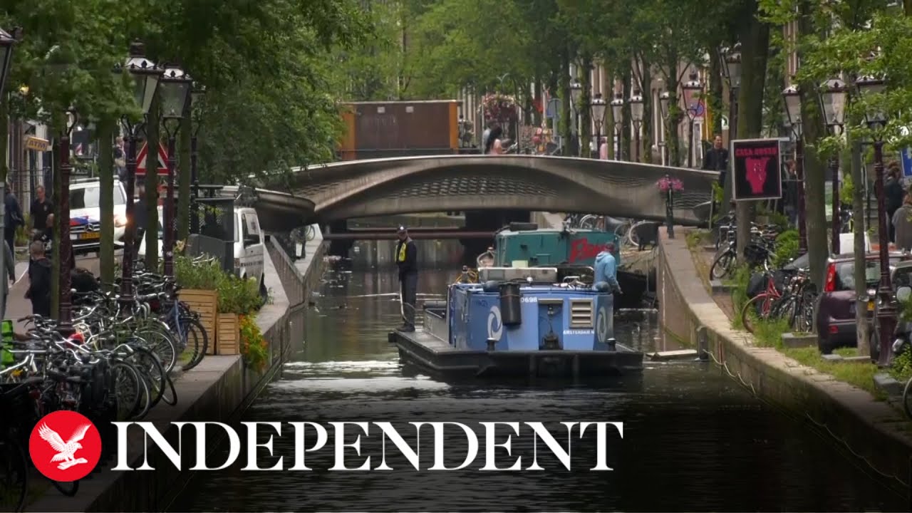 ‘World’s first’ 3D printed steel footbridge unveiled in Amsterdam - YouTube