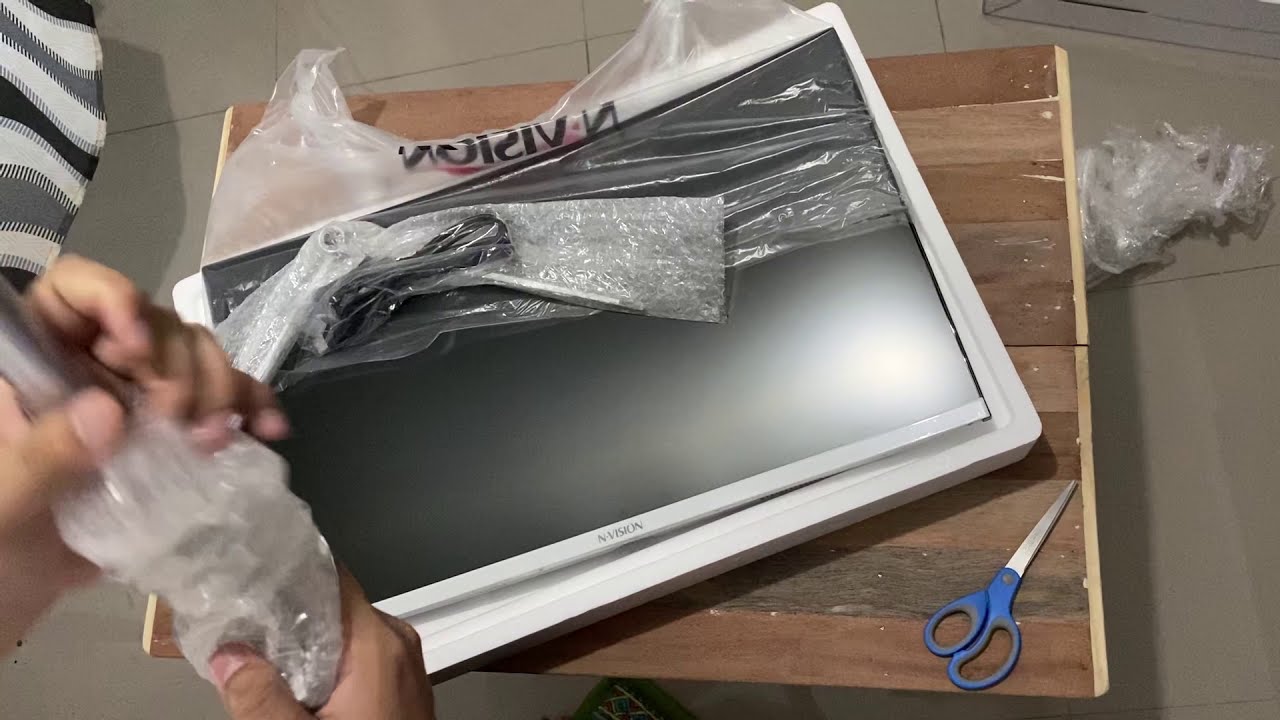 Nvision 27 inch Curved Gaming Monitor White Unboxing - YouTube