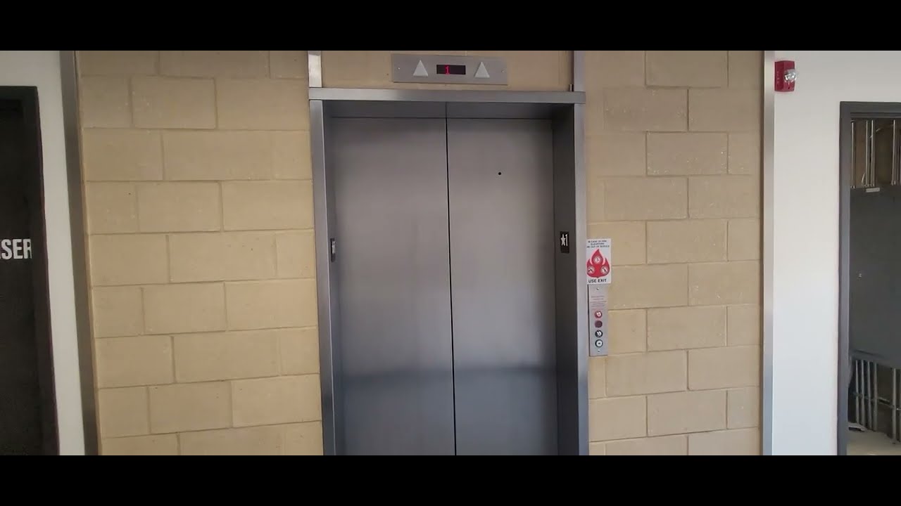 ThyssenKrupp Hydraulic Elevator, Commerce V, Clive, IA - YouTube