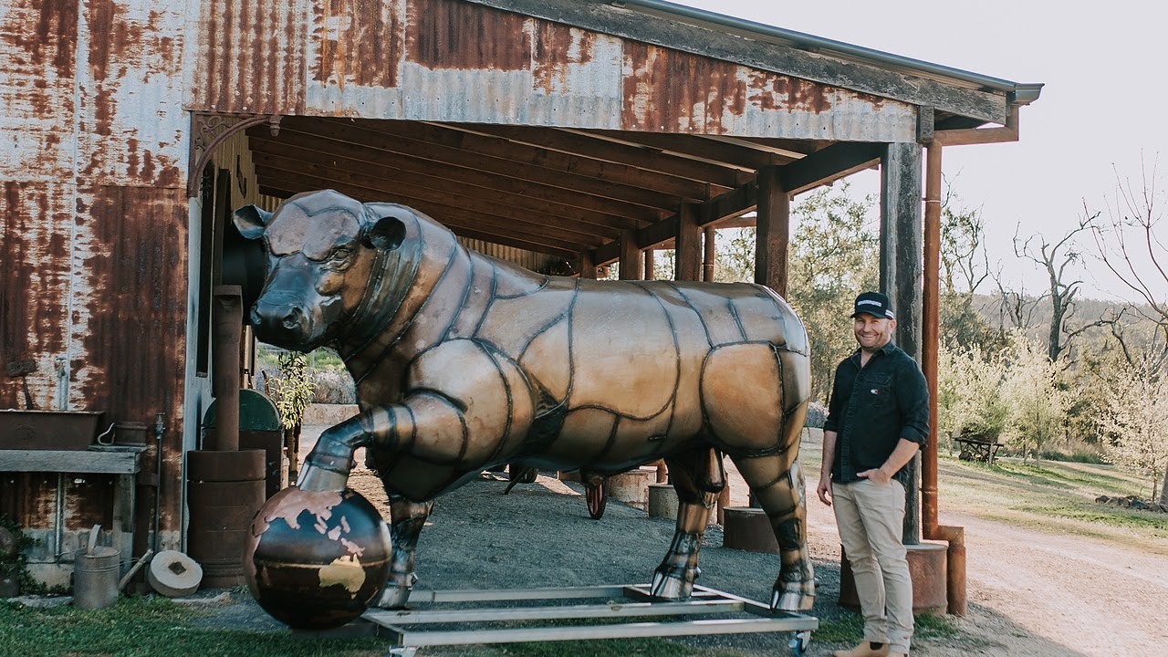 Angus Bull Sculpture for Stanbroke by Artist Ryan Carnie - YouTube