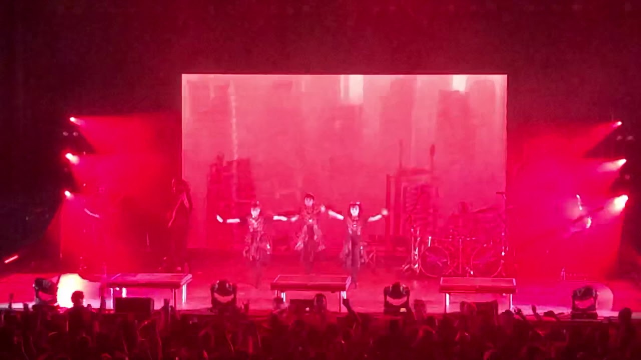 Babymetal - “Distortion” (Atlanta 9/6/19) - YouTube