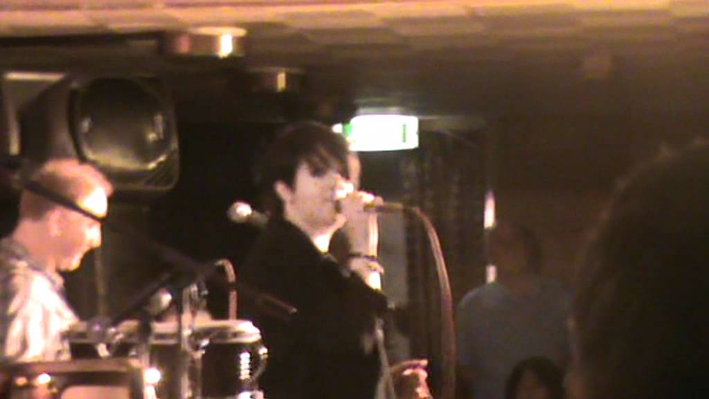 Sian singing Sir Duke with Vivo At Old Sills Dec 2011.MPG - YouTube