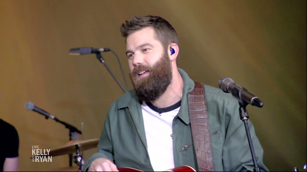 Jordan Davis Talks About the CMAs and His New Baby Boy - YouTube