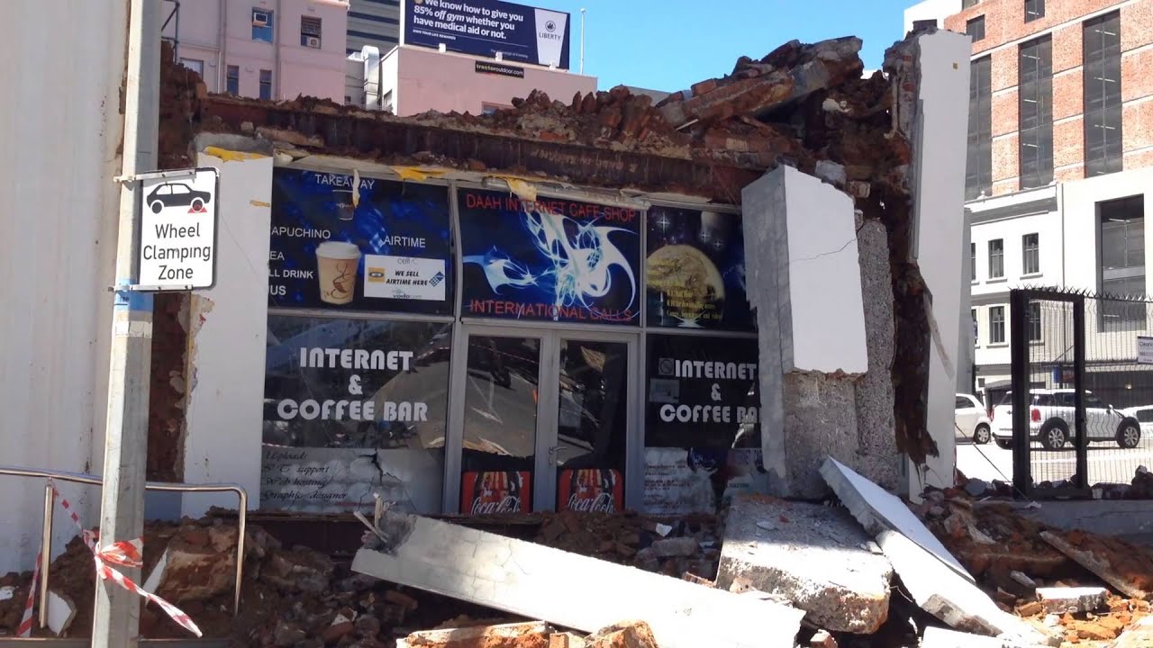 Building collapses in Cape Town - YouTube