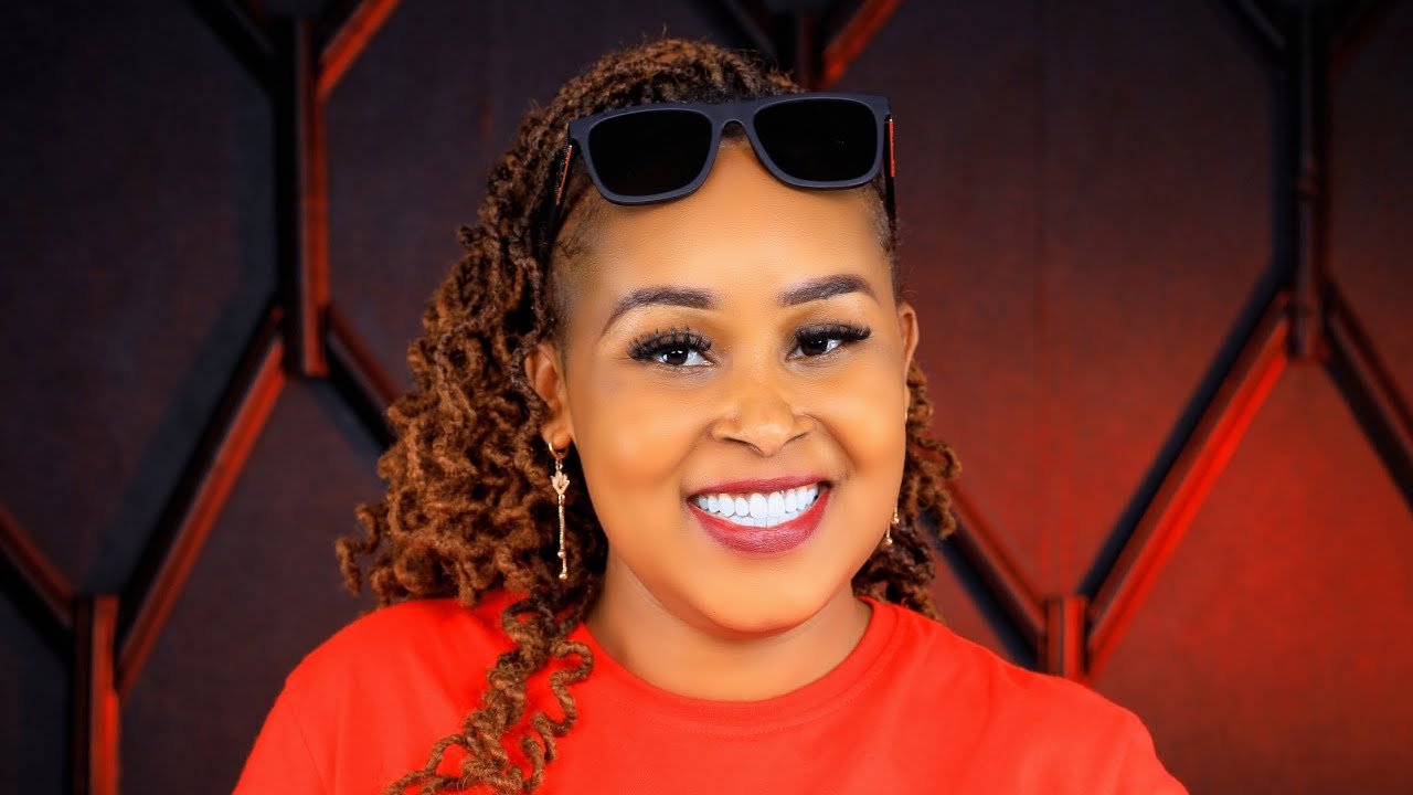 MAHAKI MAKWA ~ LYRIC VIDEO. - YouTube