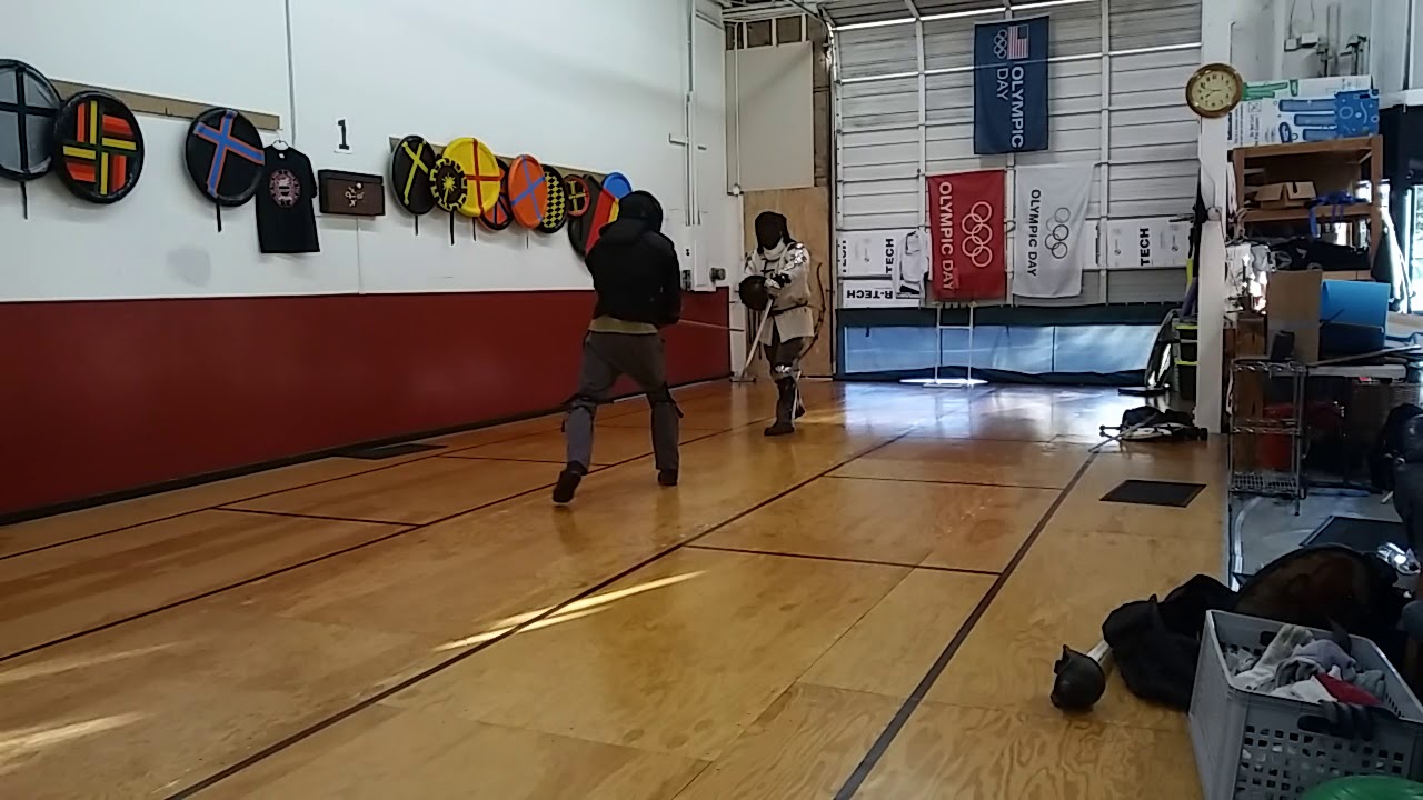 Broadsword and Targe VS Broadsword and Buckler - YouTube