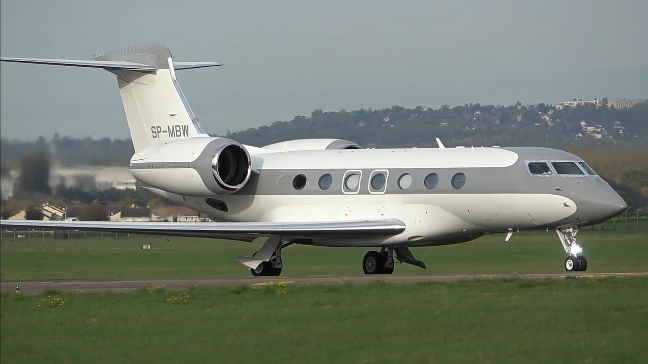 Gulfstream G500 SP-MBW Takeoff at Bourget Airport - YouTube