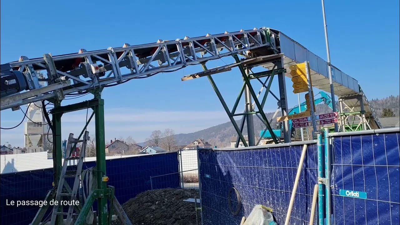 Ensemble de convoyeurs à bande pour un passage de route | Tecnitude - YouTube