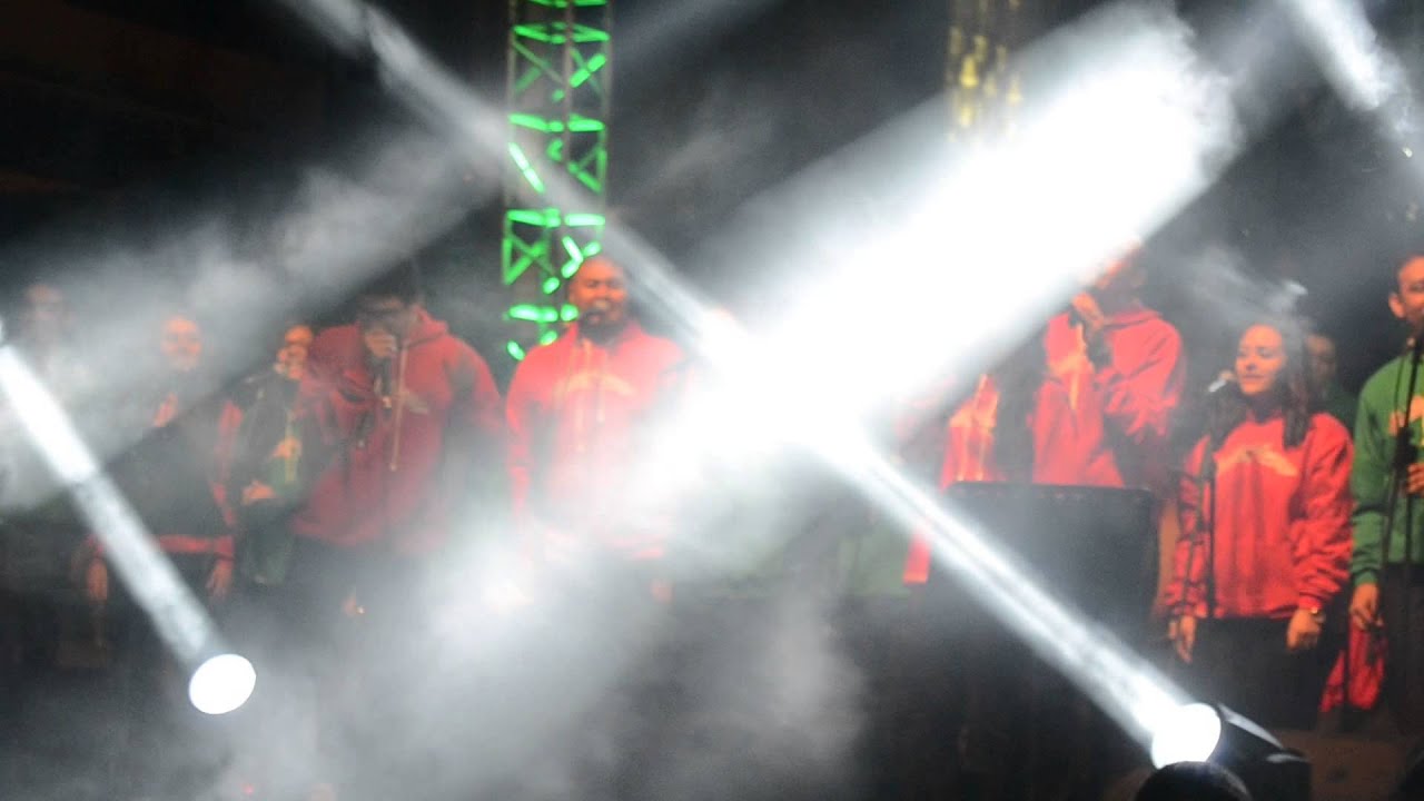 Beatboxing With Praise Team Youth - Christmassy - YouTube