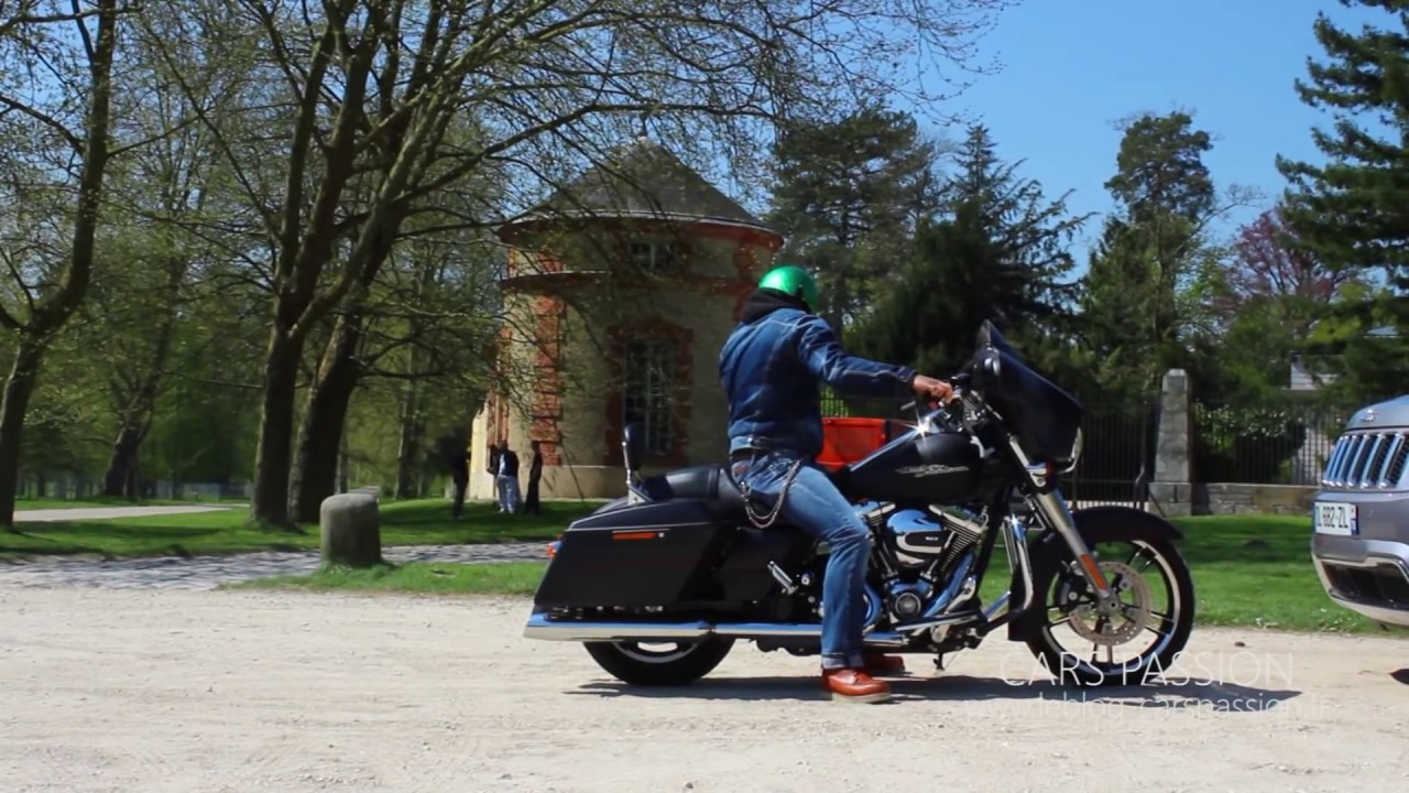 Harley Davidson STREET Glide sound - YouTube