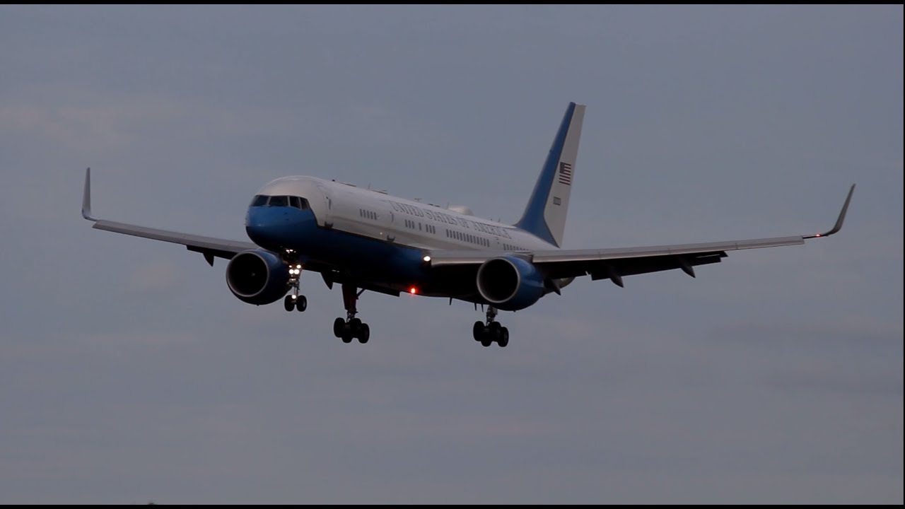Air Force Two Boeing 757 Landing Oakland Airport | 98-0001 | HD Video ...