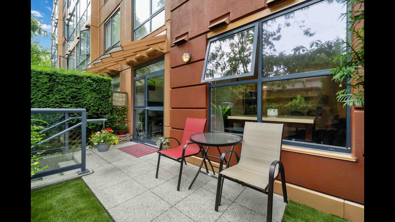 Rare Updated 1 Bedroom Plus Den Ground Floor Unit With Private Entrance ...