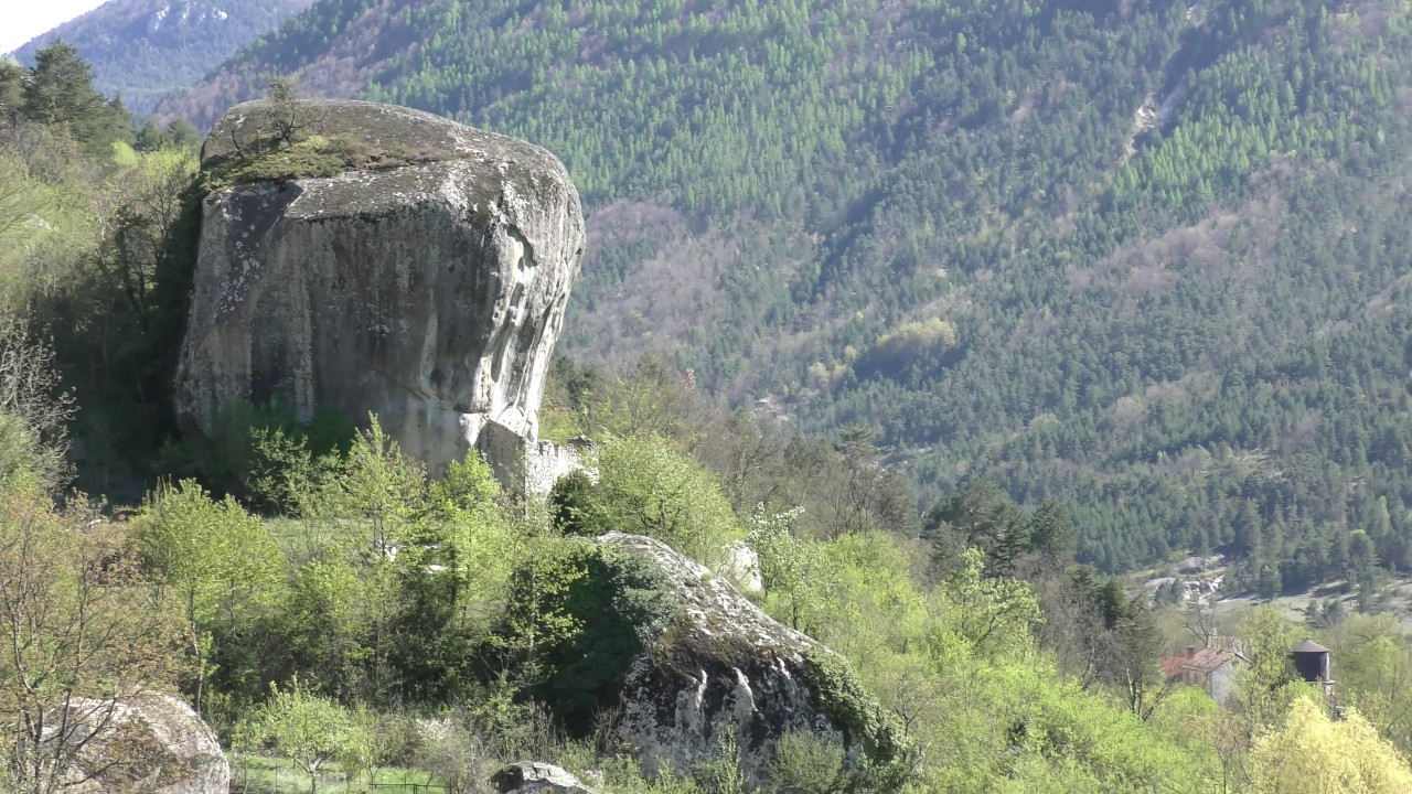 A walk in Annot village - YouTube