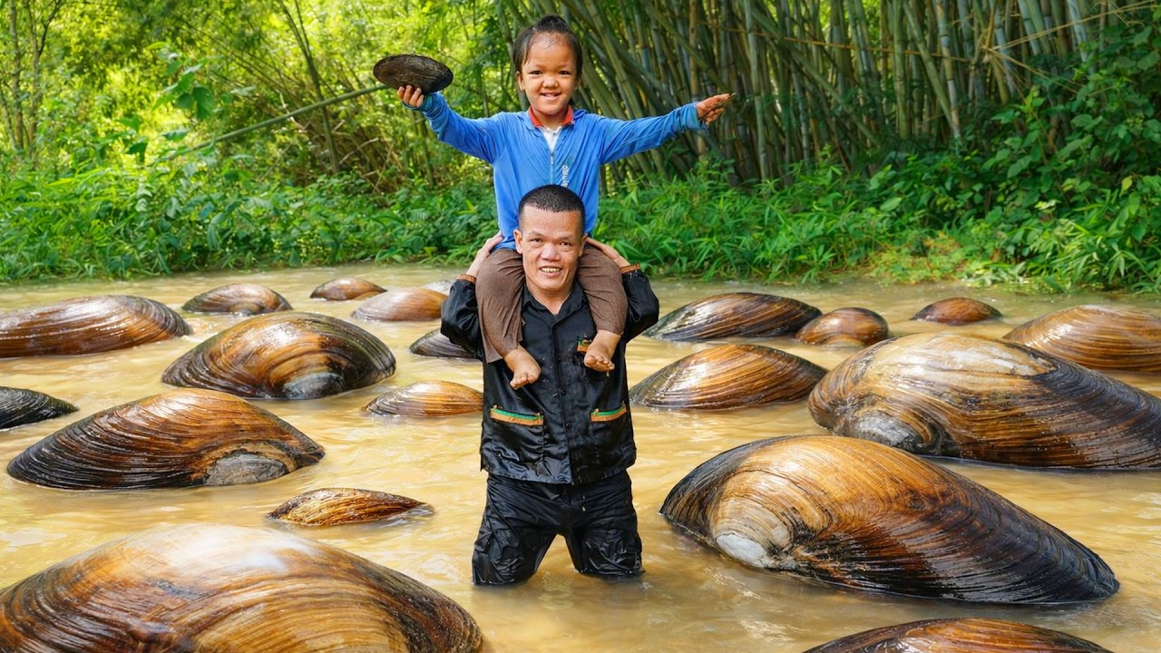 Underwater Mussel Harvest by Dwarf Family | Wild Cooking & Bushcraft ...