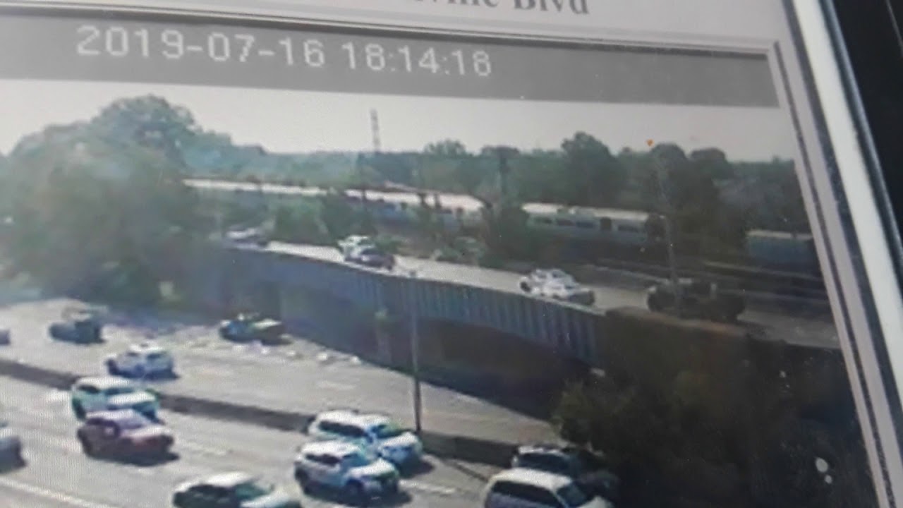 LIRR: Freeport M3 train #1152 above Belt parkway! - YouTube